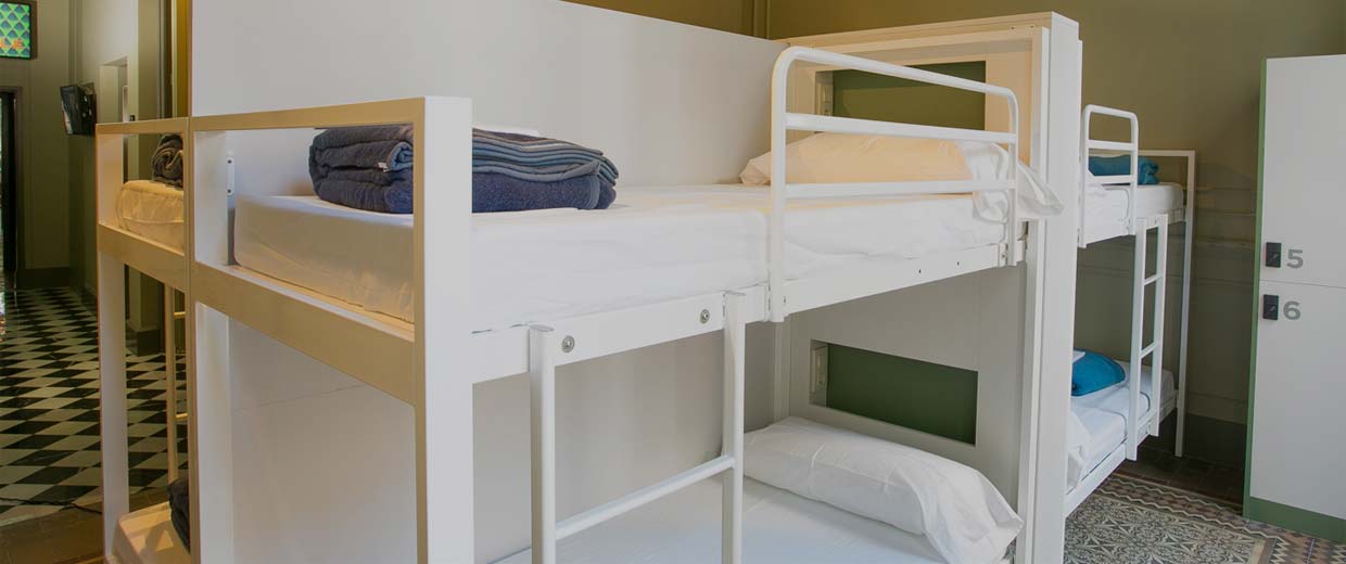Sant Jordi Hostels Barcelona: Book shared or private rooms direct