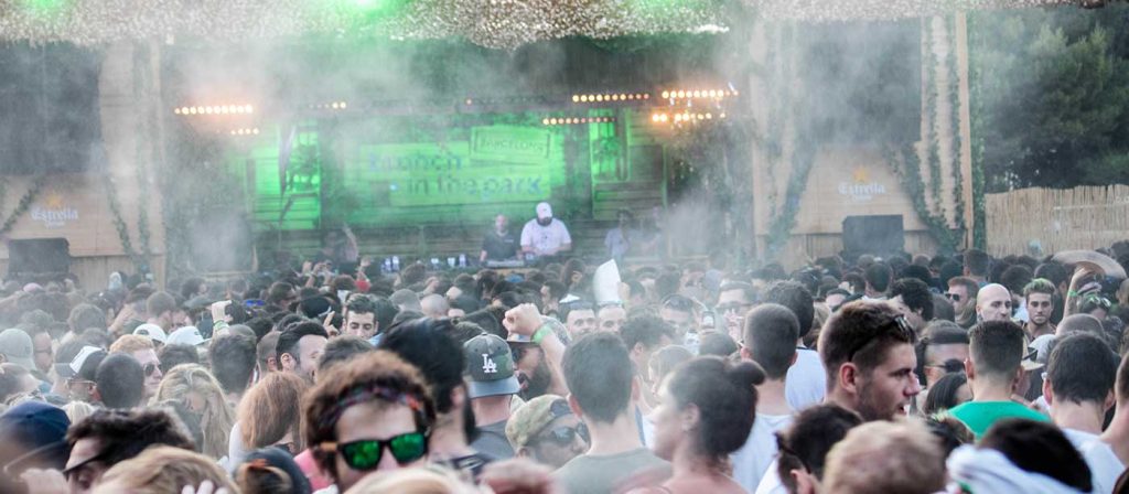 Brunch in the park Barcelona best party - Sant Jordi Hostels